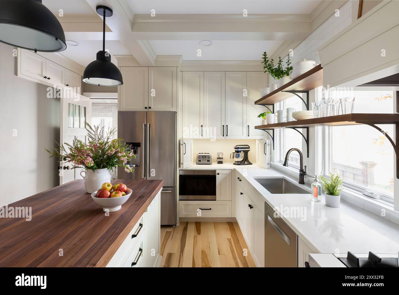 Kitchen appliance garage hi-res stock photography and images - Alamy