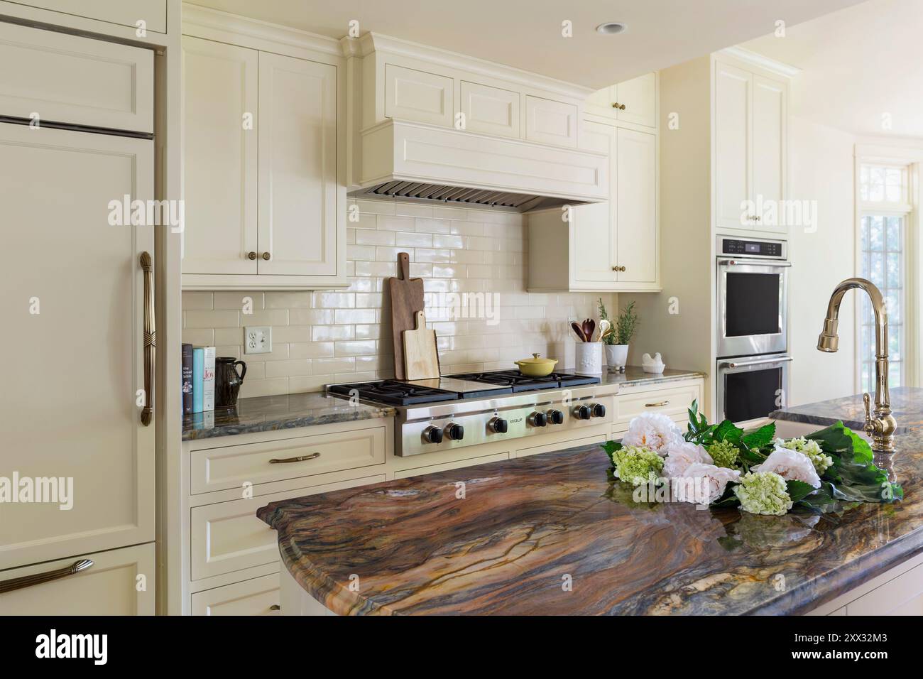 Beautiful fusion quartzite countertops hi-res stock photography and images - Alamy