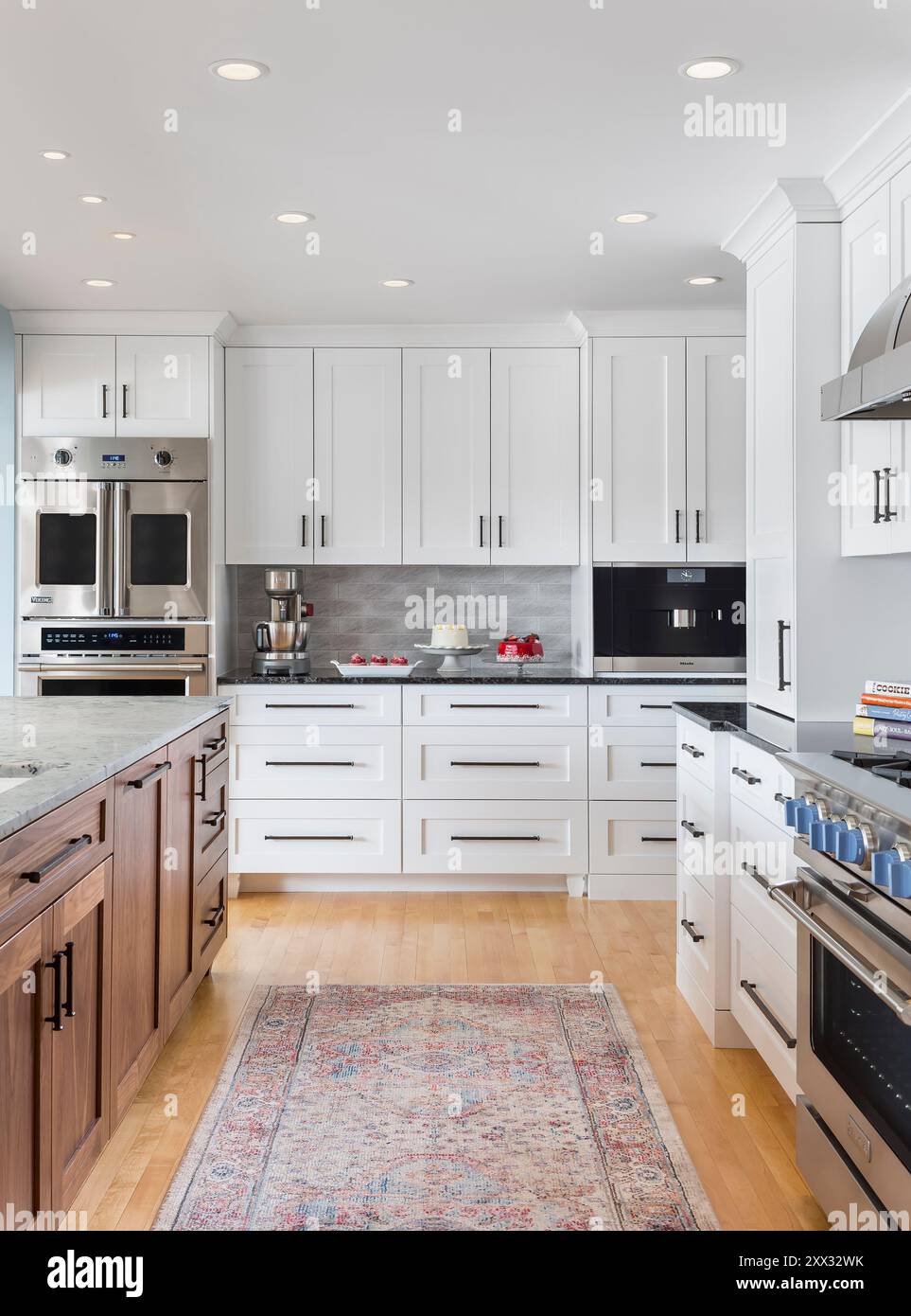 Viking wall ovens hi-res stock photography and images - Alamy