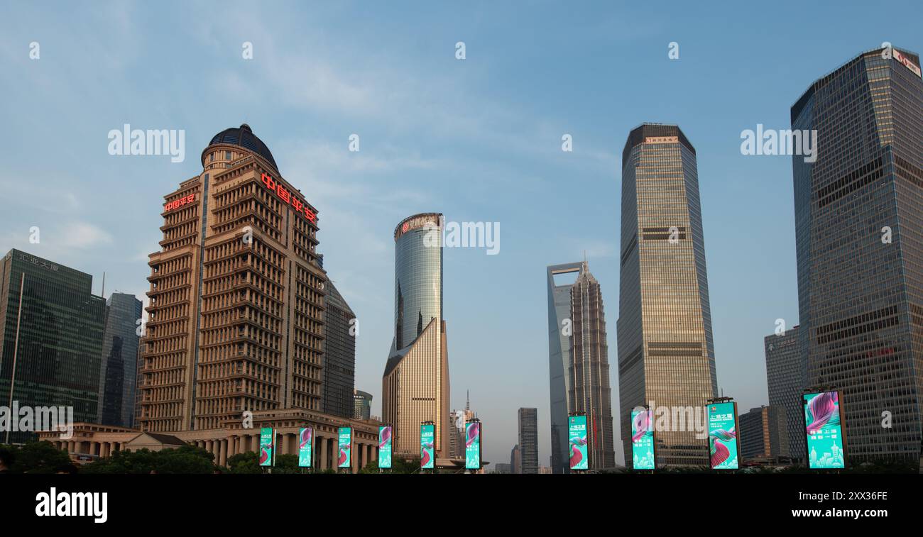 Shanghai skyline color buildings hi-res stock photography and images ...
