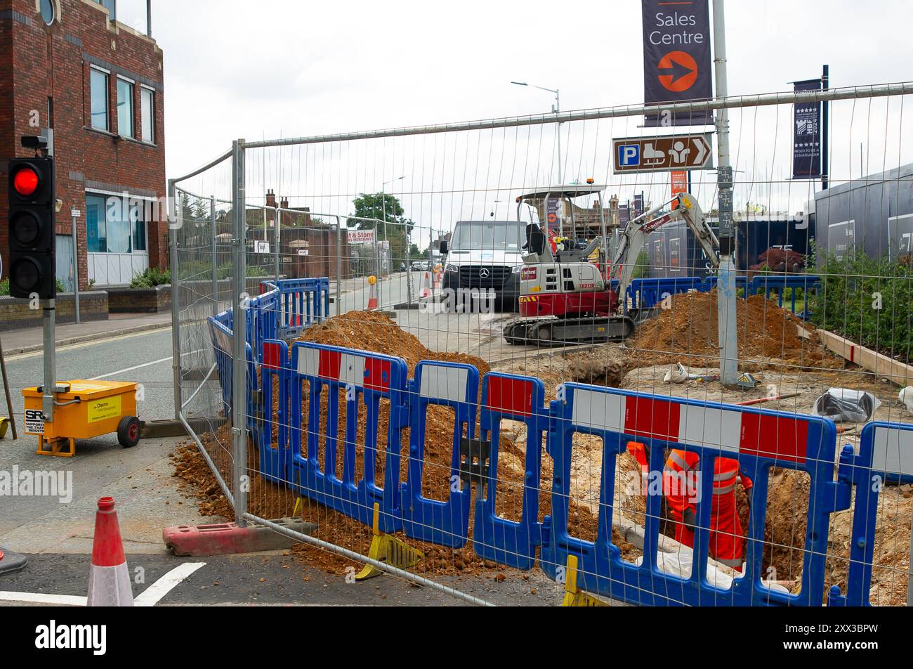 Slough, Berkshire, UK. 14th August, 2024. Thames Water were installing ...