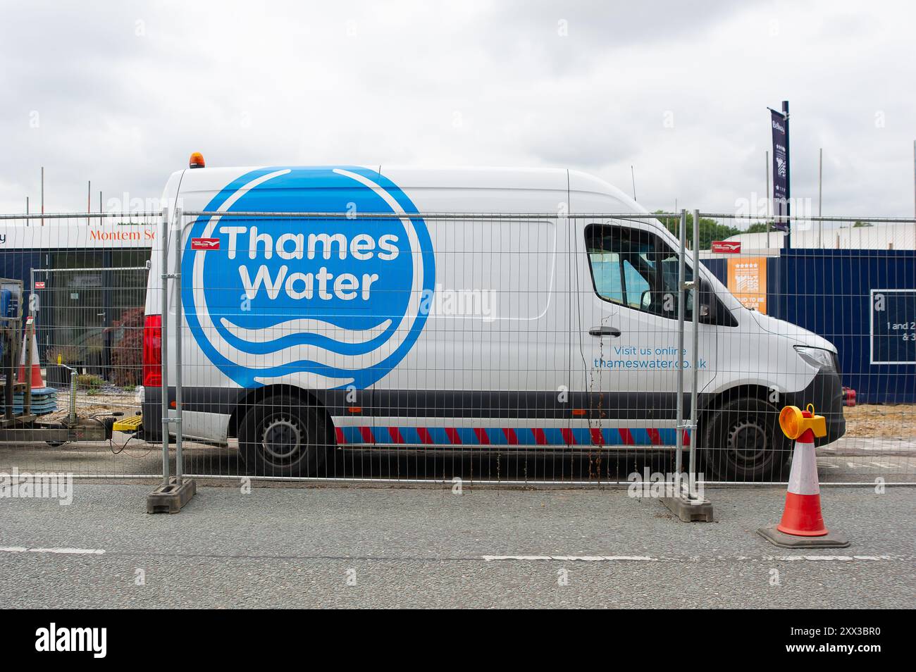 Slough, Berkshire, UK. 14th August, 2024. Thames Water were installing ...