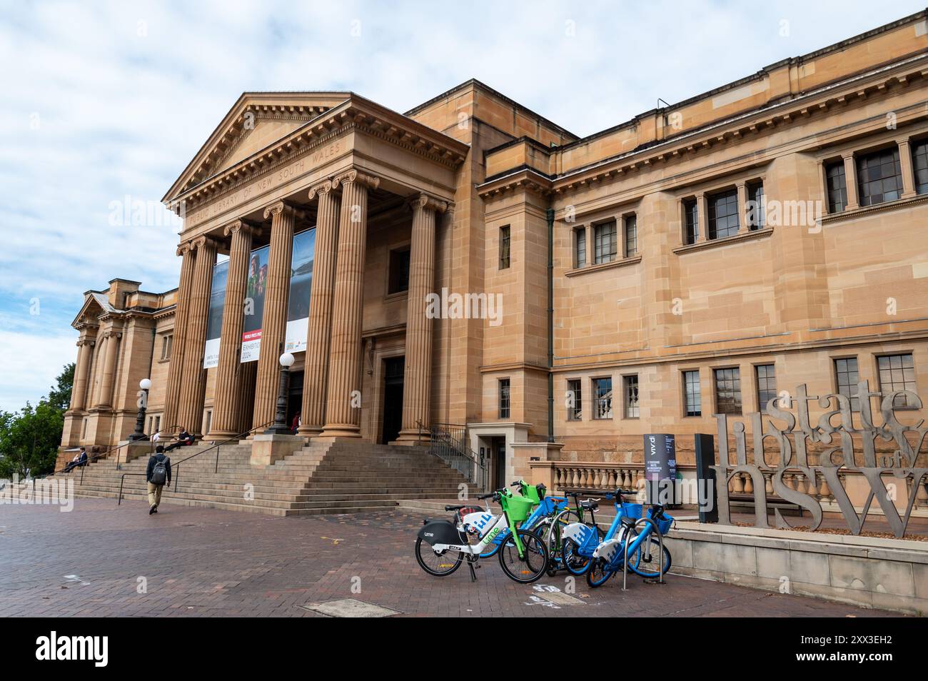 The State Library of New South Wales on Shakespeare Place in Sydney ...