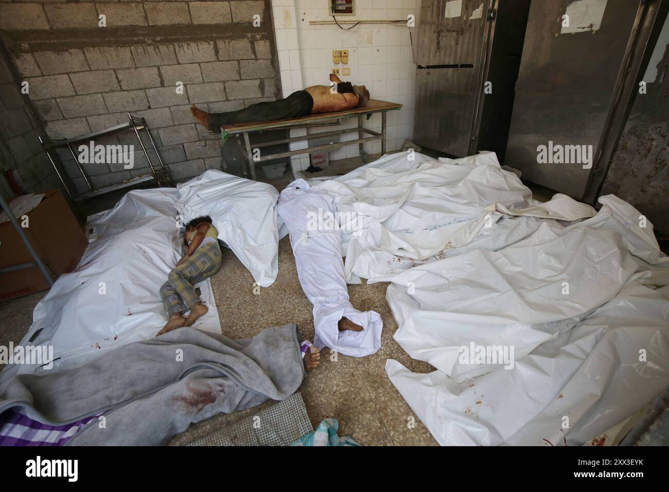 Relatives of Palestinians, including children, who died as a result of ...