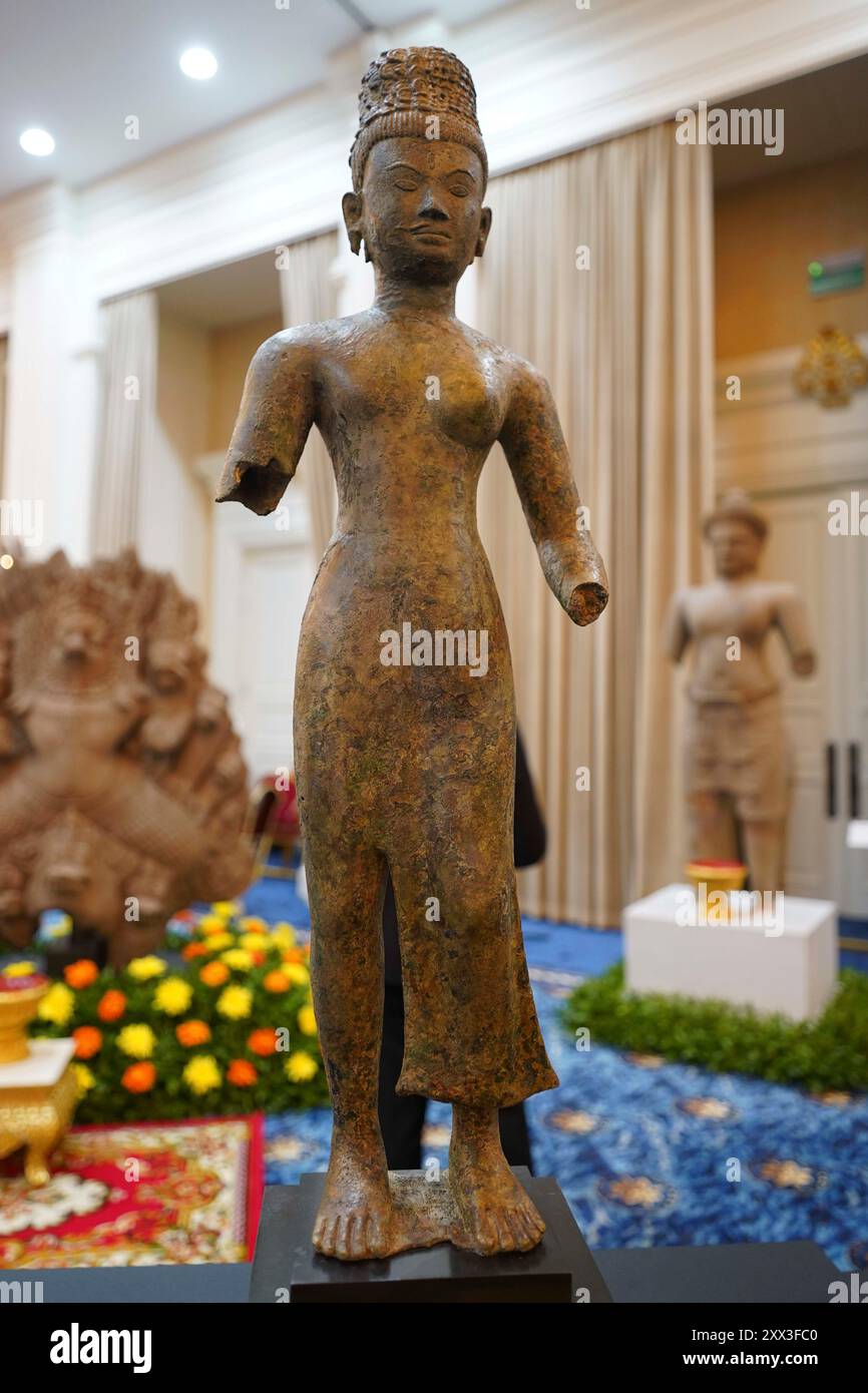 Phnom Penh. 22nd Aug, 2024. A Khmer ancient statue is on display at the ...
