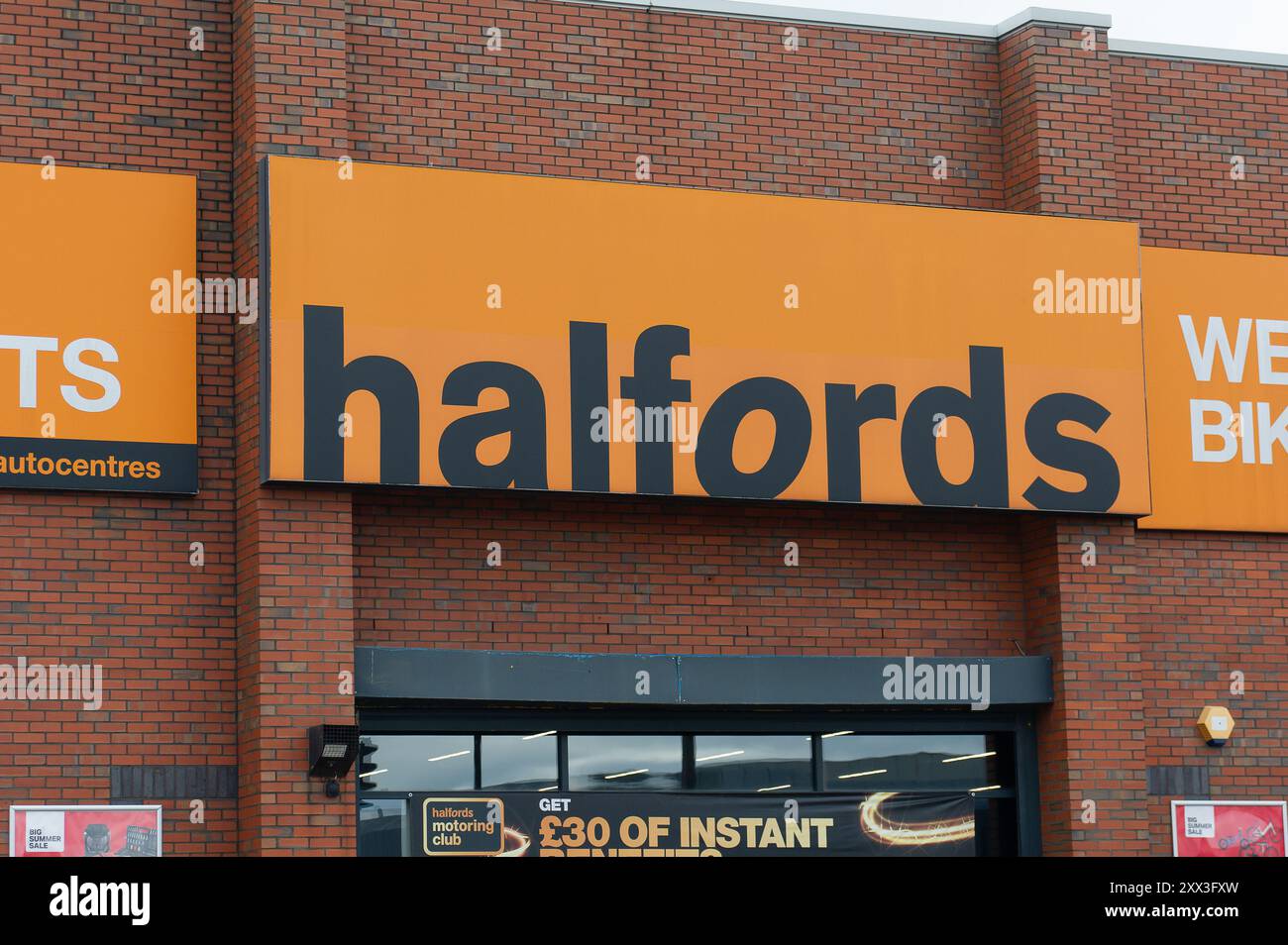 Slough, Berkshire, UK. 14th August, 2024. A Halfords Store on the A4 ...