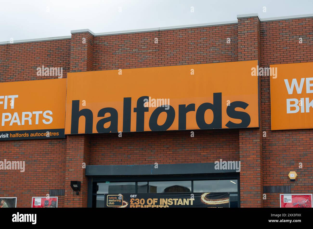 Slough, Berkshire, UK. 14th August, 2024. A Halfords Store on the A4 ...