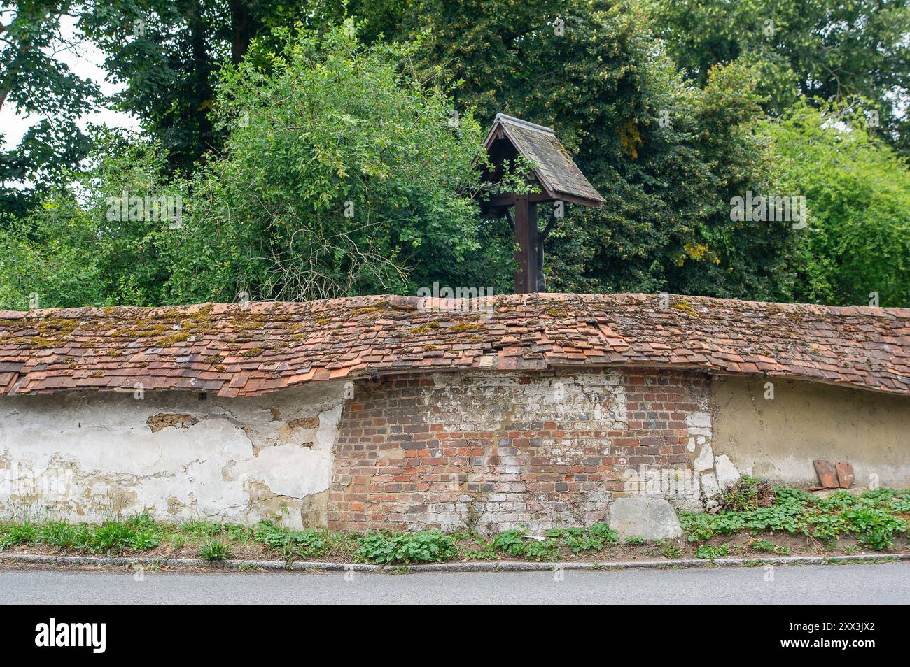 Taplow, Buckinghamshire, UK. 14th August, 2024. The ancient walls at ...