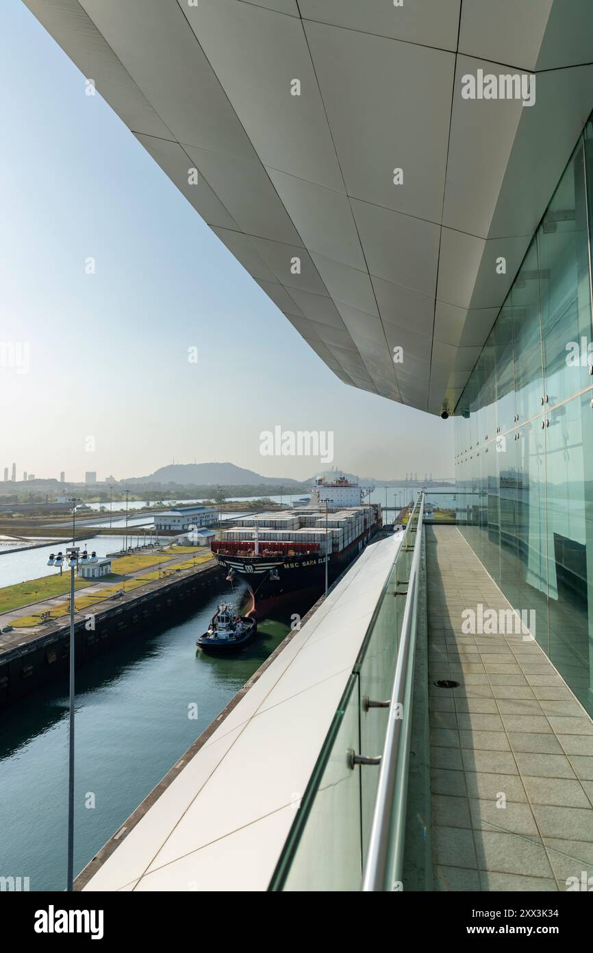 Big container ship passes through the new Cocoli locks in Canal ...