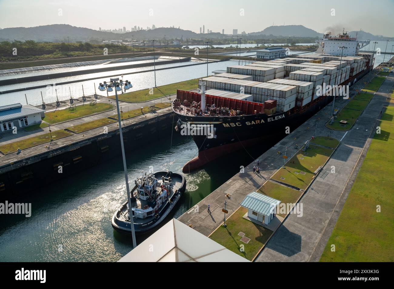 Big container ship passes through the new Cocoli locks in Canal ...