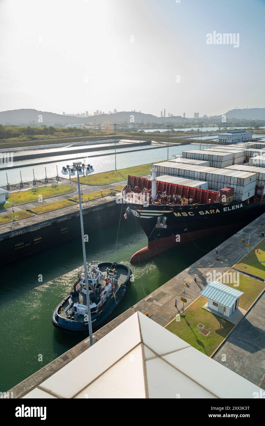 Big container ship passes through the new Cocoli locks in Canal ...
