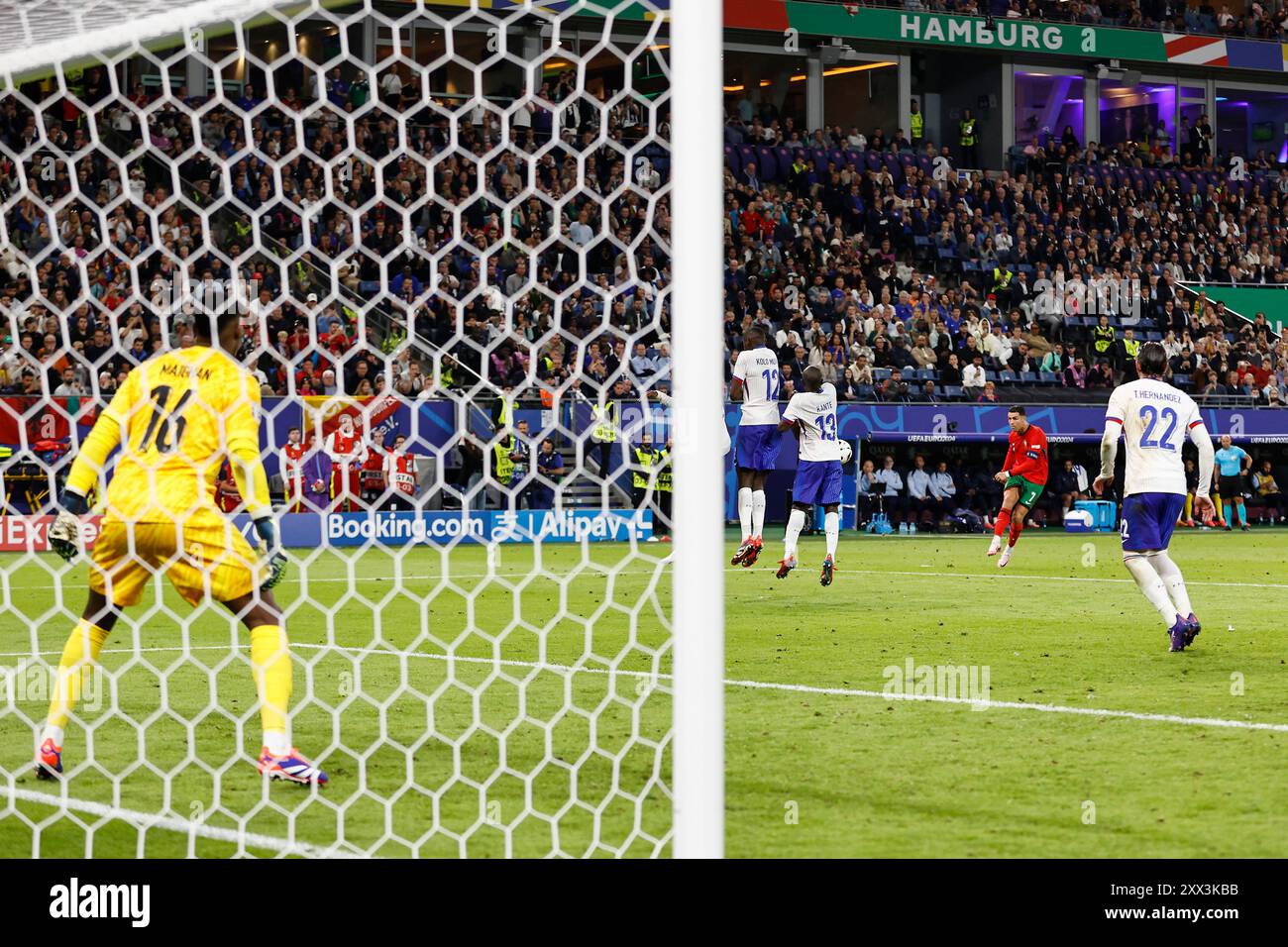 HAMBURG - (l-r) France goalkeeper Mike Maignan, Randal Kolo Muani of ...