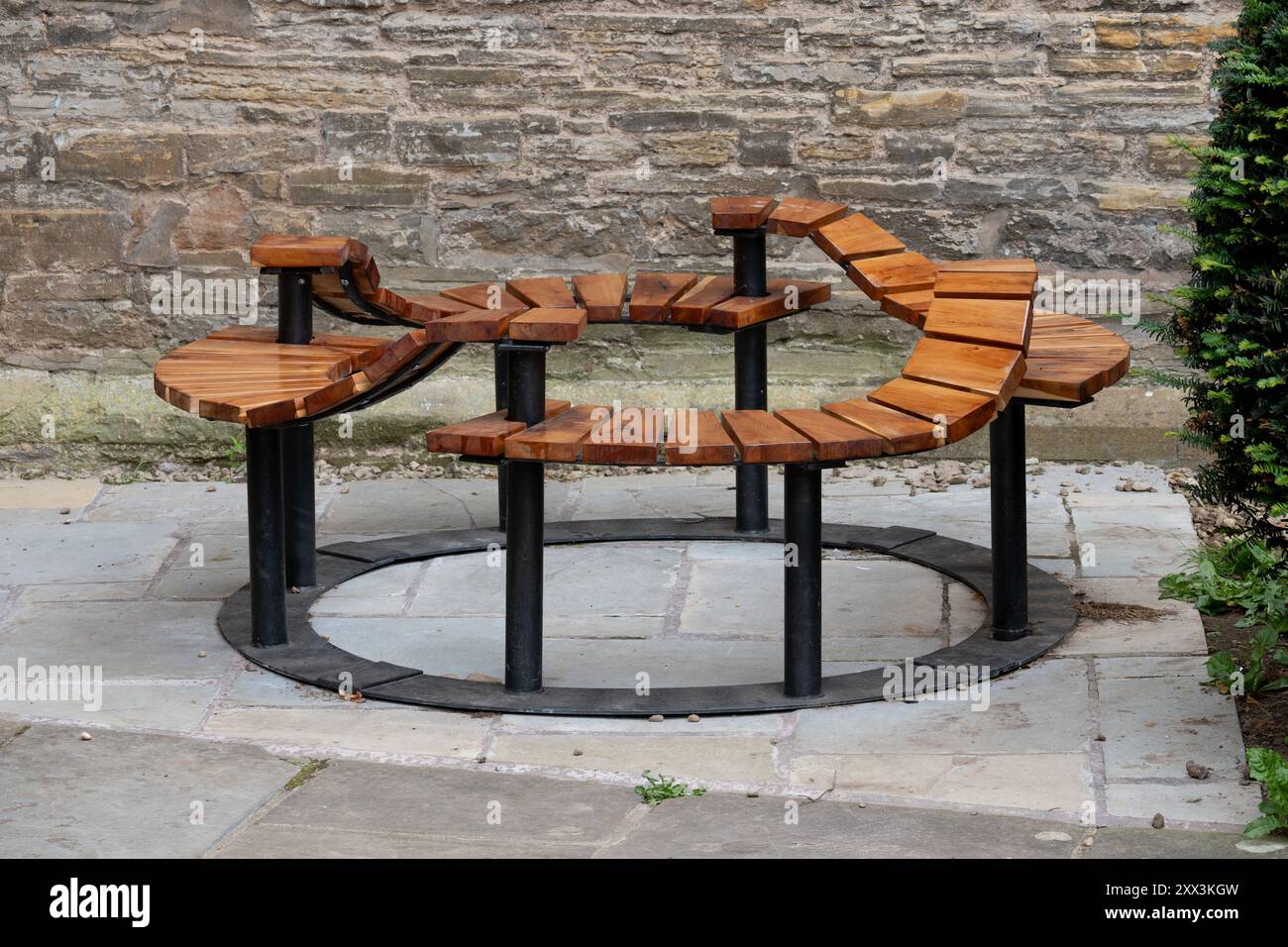 Modern bench by Holy Trinity Church, Stratford-upon-Avon, UK Stock ...