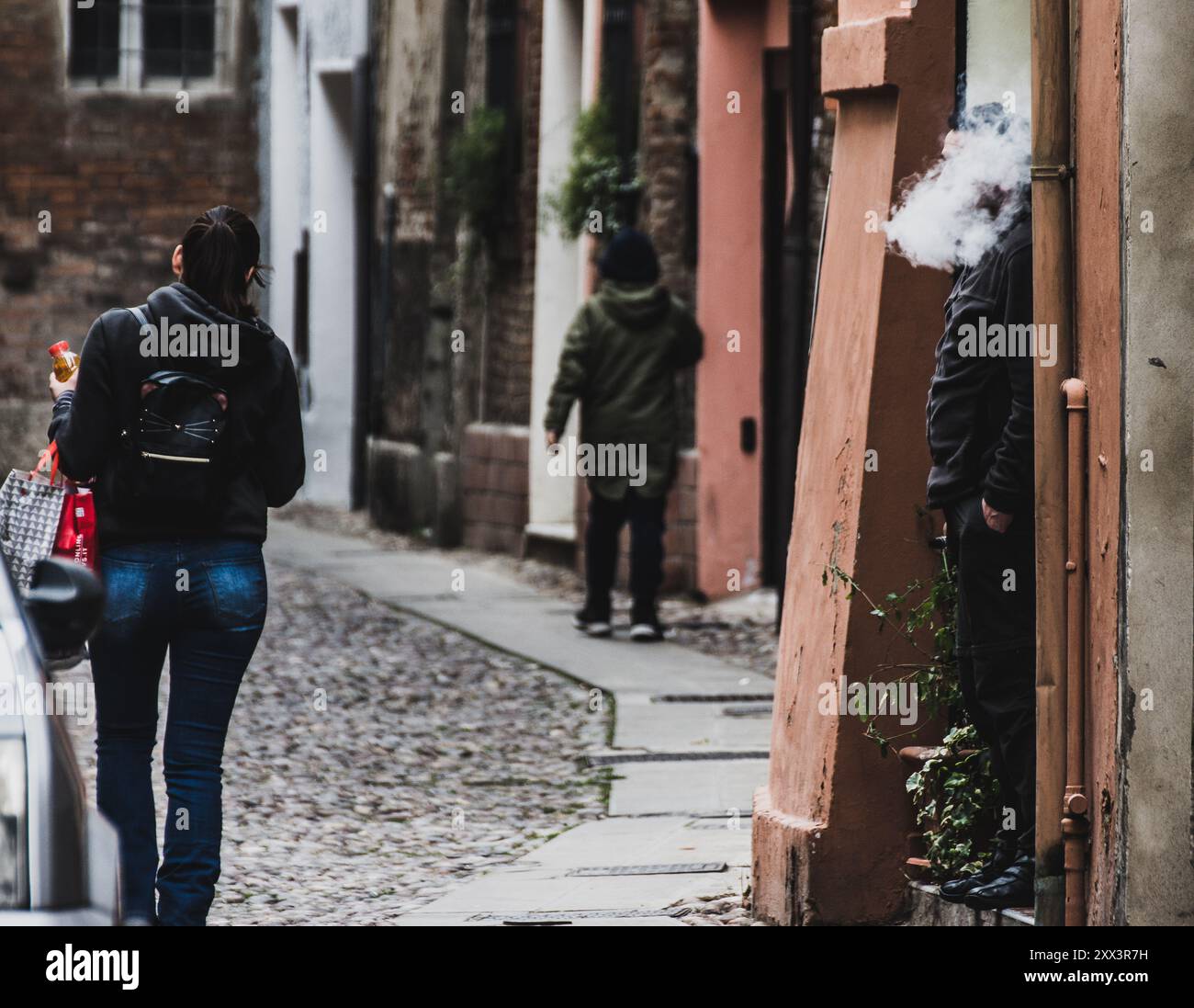 People stroll smoke hi-res stock photography and images - Alamy