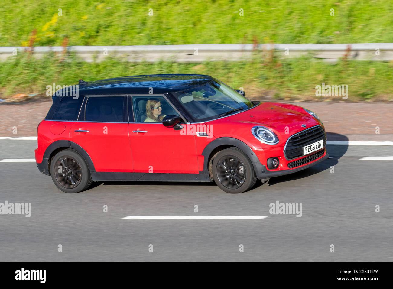 2 0 litre 4 cylinder petrol engine hi-res stock photography and images ...