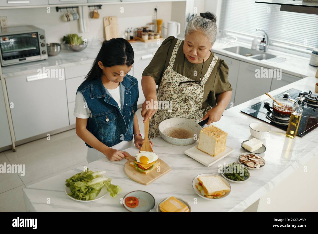 Family Cooking Breakfast In The Kitchen Stock Photo - Alamy