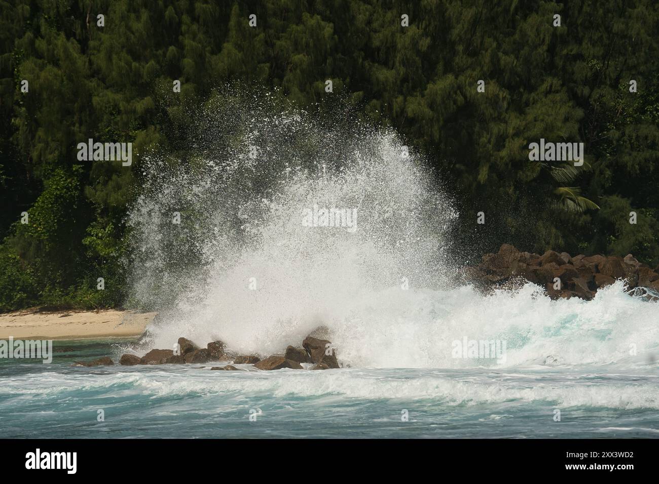Huge waves on sea crushing hi-res stock photography and images - Alamy