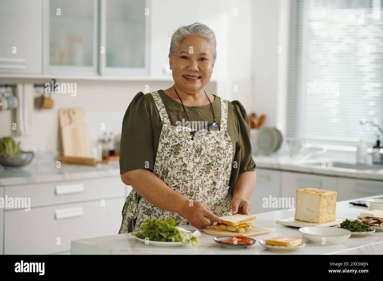 Bread housewife granny hi-res stock photography and images - Alamy