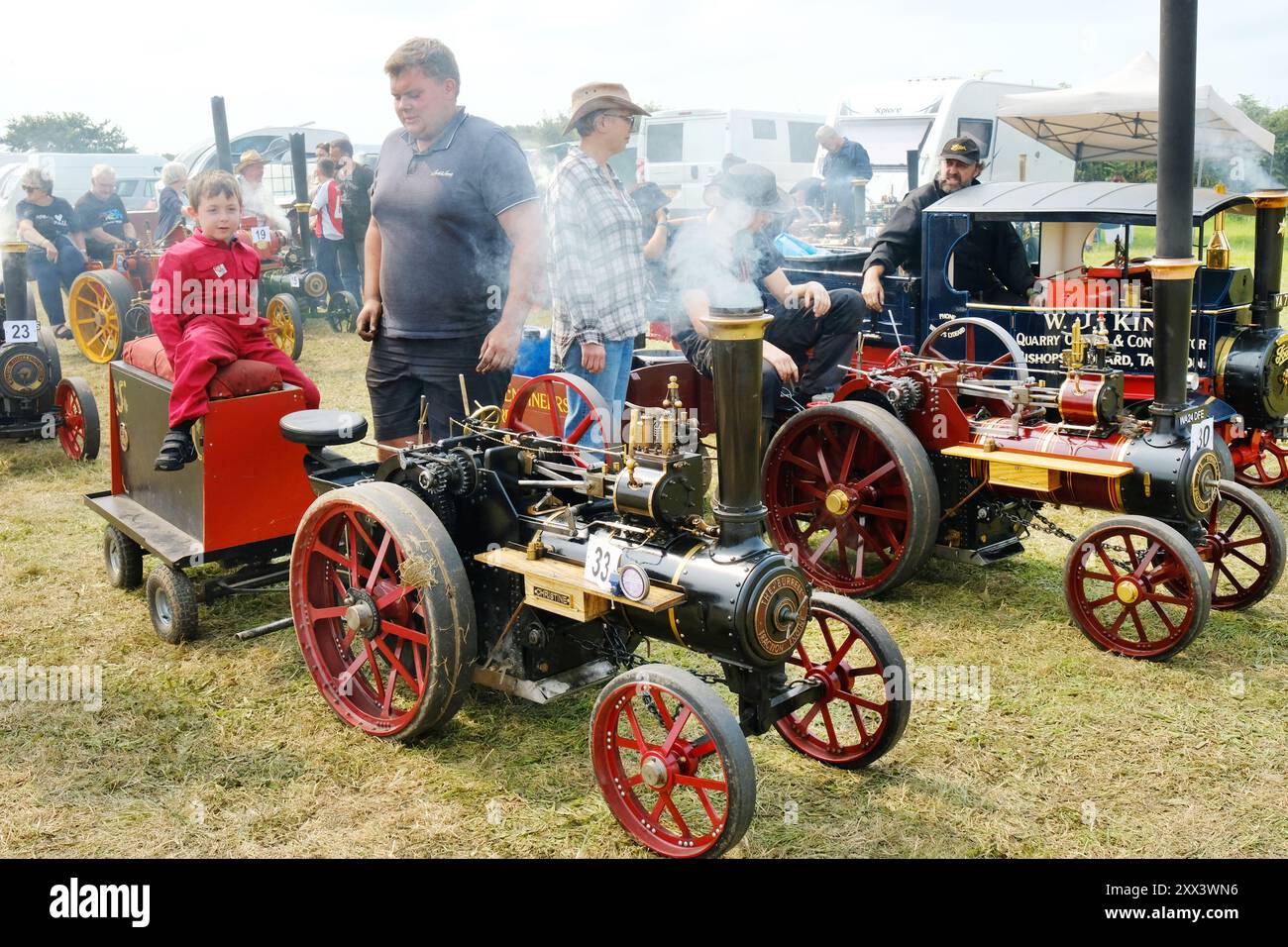 Model steam traction engine rally hi-res stock photography and images ...