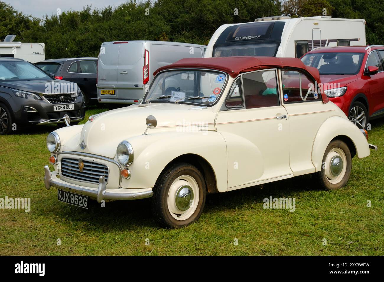 Cream coloured Morris 1000 convertable - John Gollop Stock Photo - Alamy