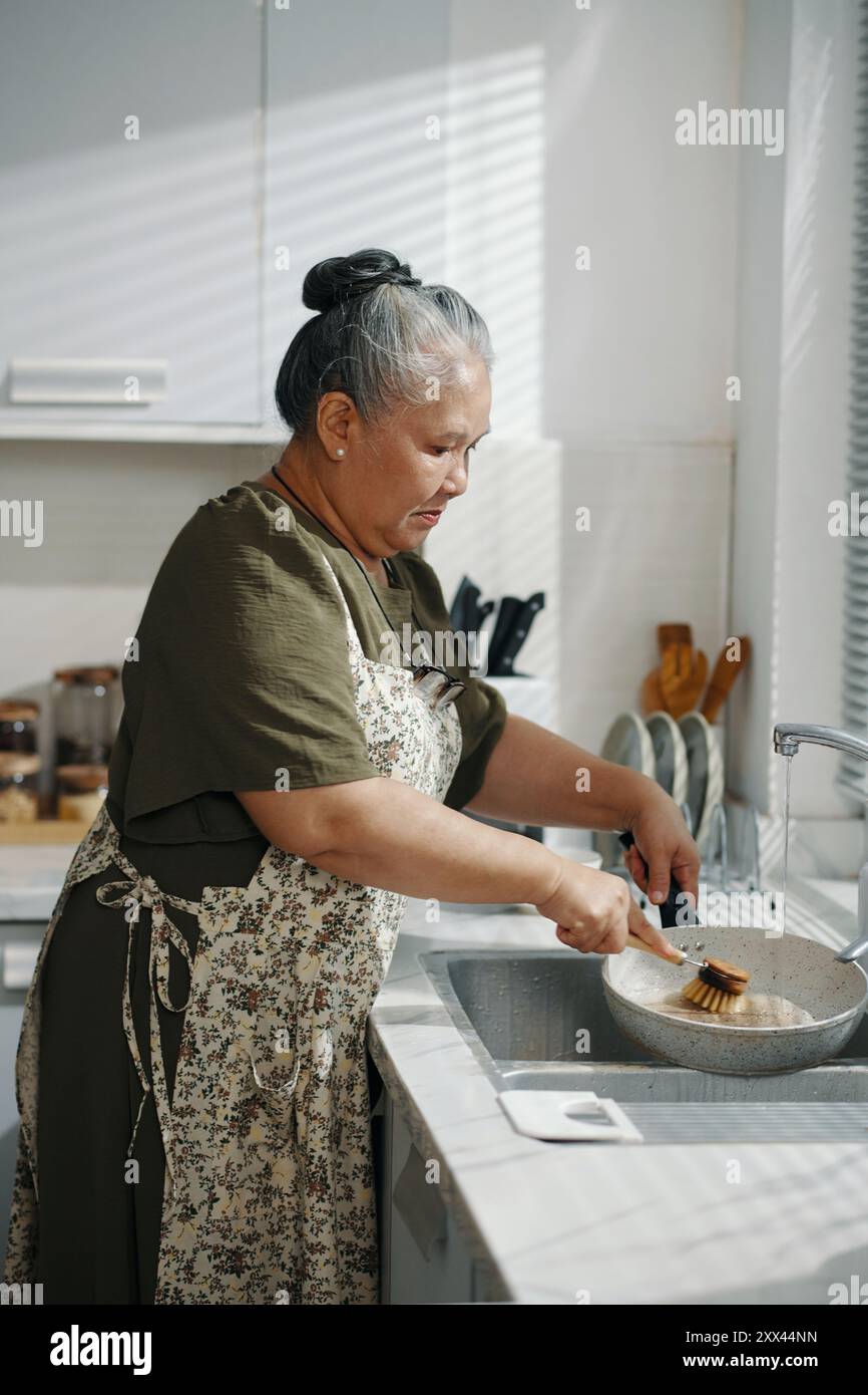 Vietnamese housemaid hi-res stock photography and images - Alamy
