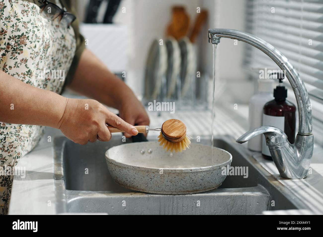 Housewife Washing Dishes In The Kitchen Stock Photo - Alamy