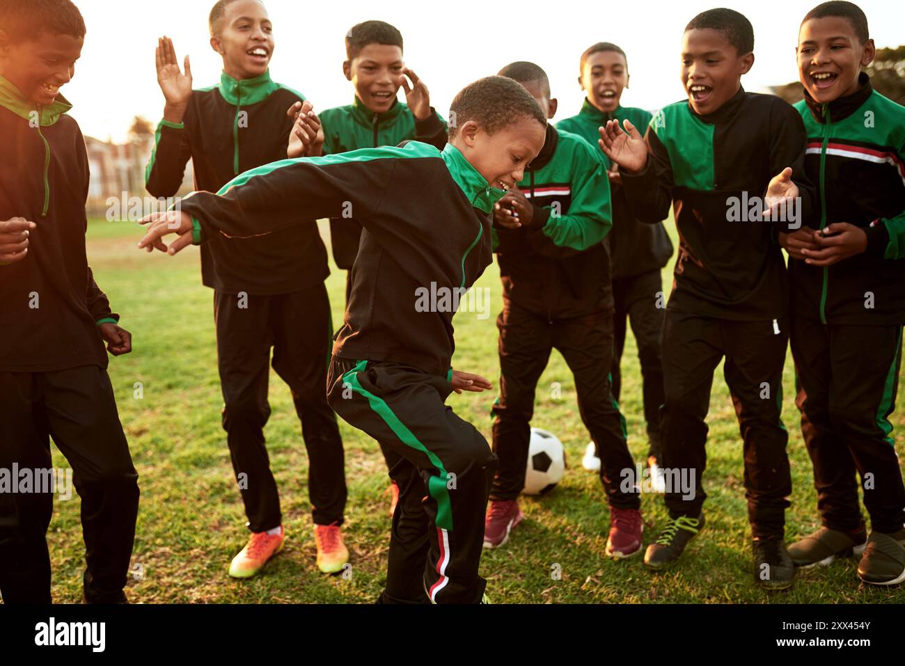 Celebration clap clapping football hi-res stock photography and images ...