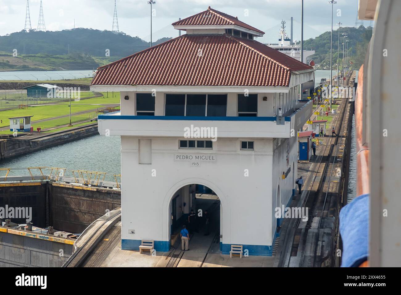 Transiting the Panama Canal: the Pedro Miguel Locks Stock Photo - Alamy Transiting the Panama Canal: the Pedro Miguel Locks Stock Photo - Alamy