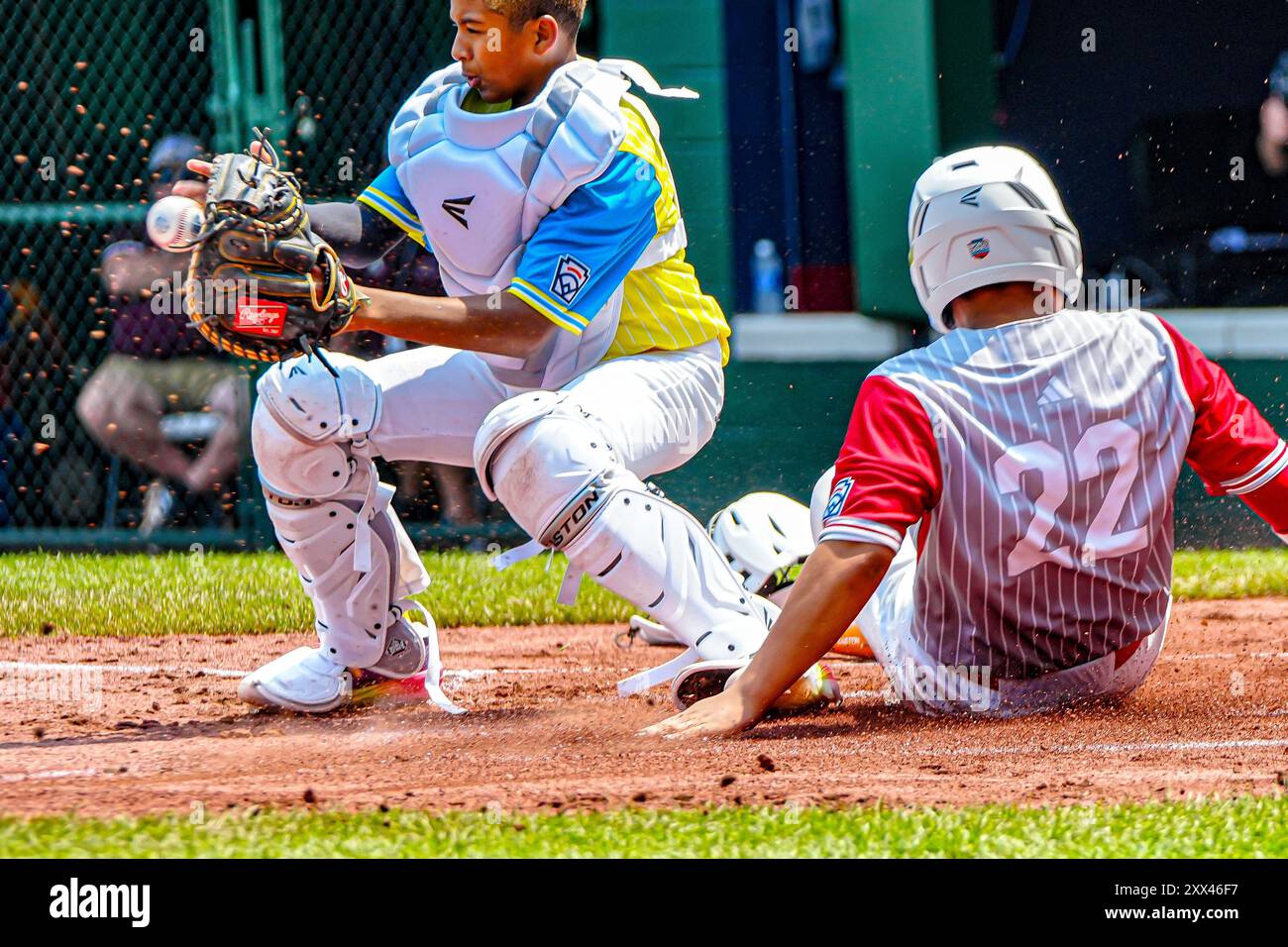 Safe at home plate hi-res stock photography and images - Alamy