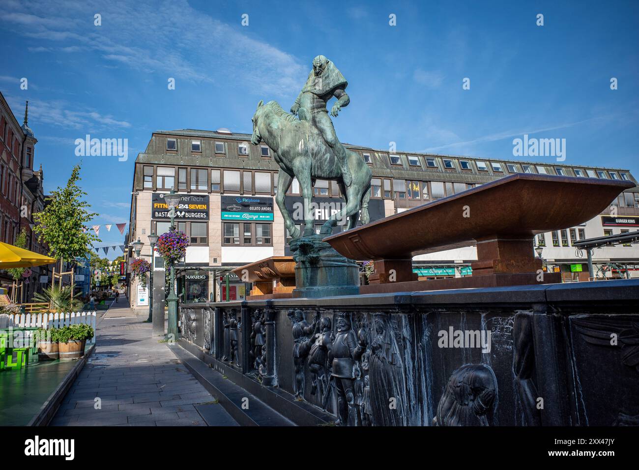 The iconic sculpture of Folke Filbyter by Carl Milles at Stora Torget ...