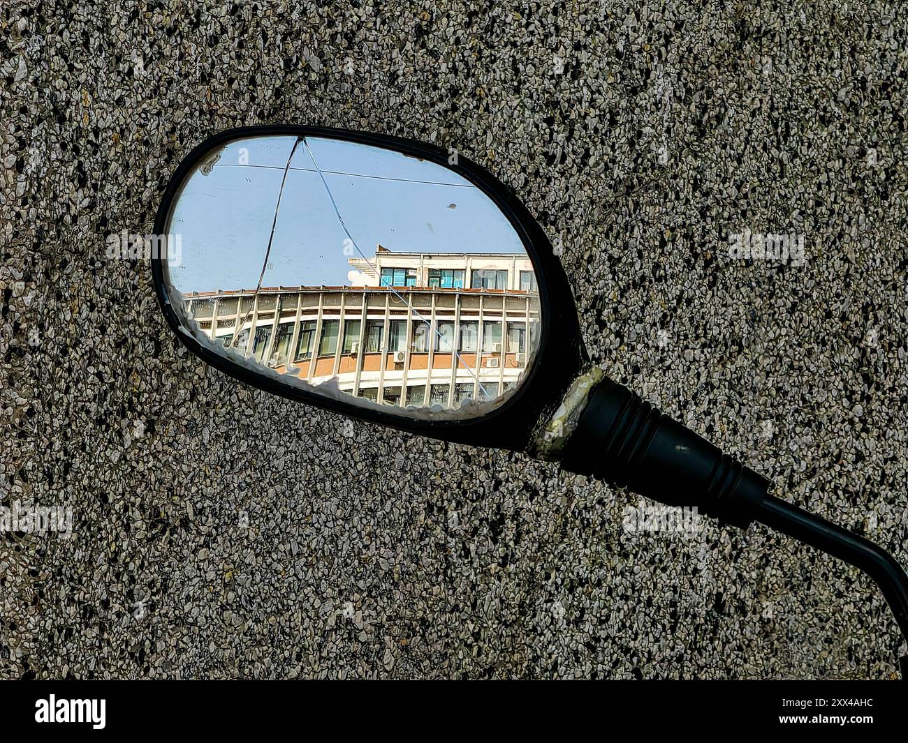Reflective black granite wall hi-res stock photography and images - Alamy