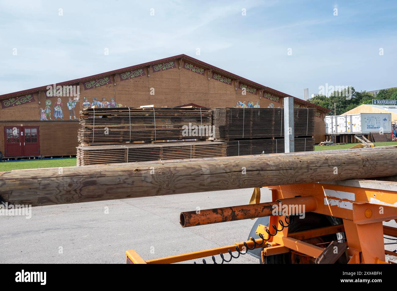 Muenchen, Wiesnaufbau zu 189. Muenchner Oktoberfest auf der ...