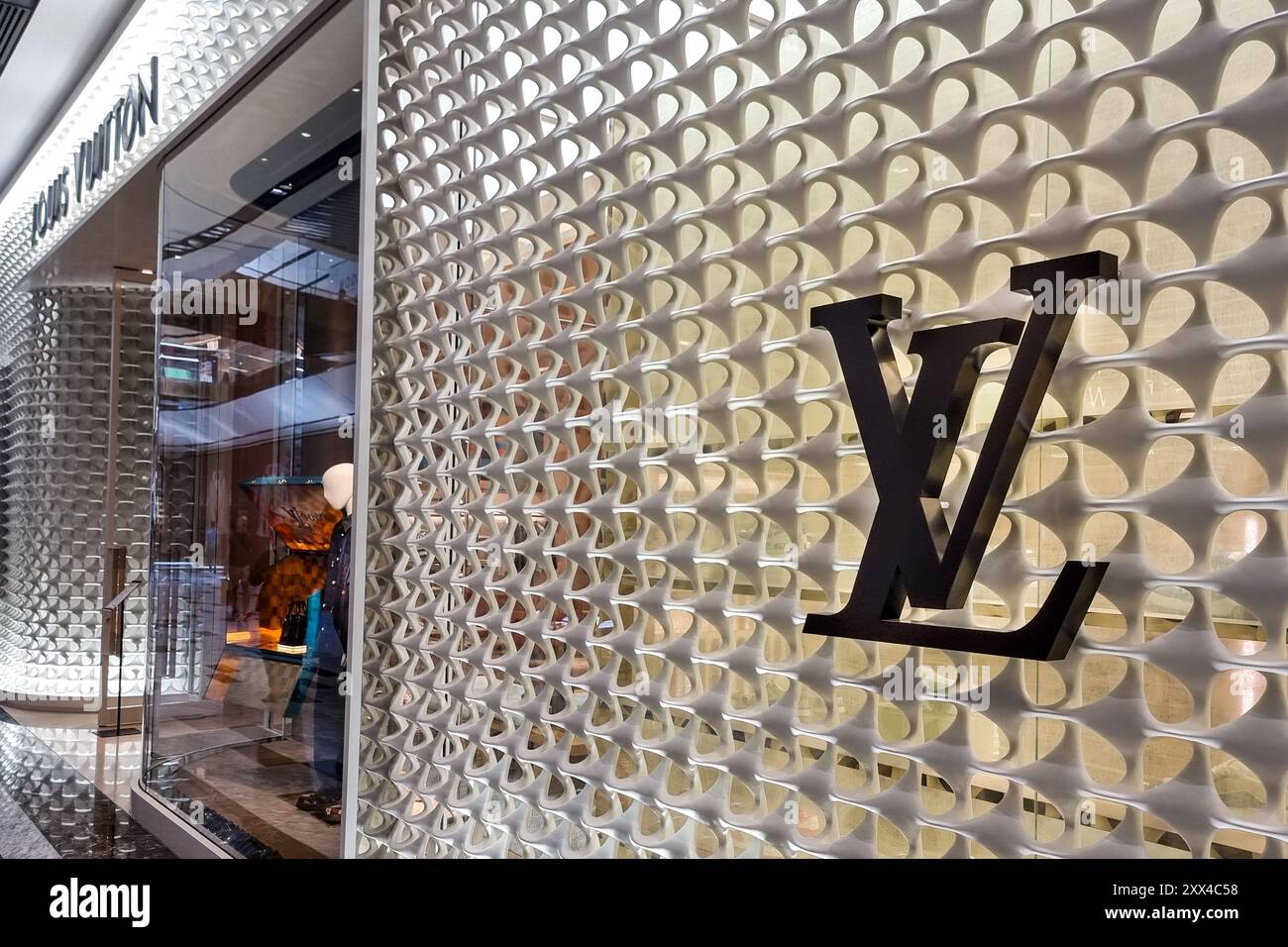 Modern lv display hi-res stock photography and images - Alamy