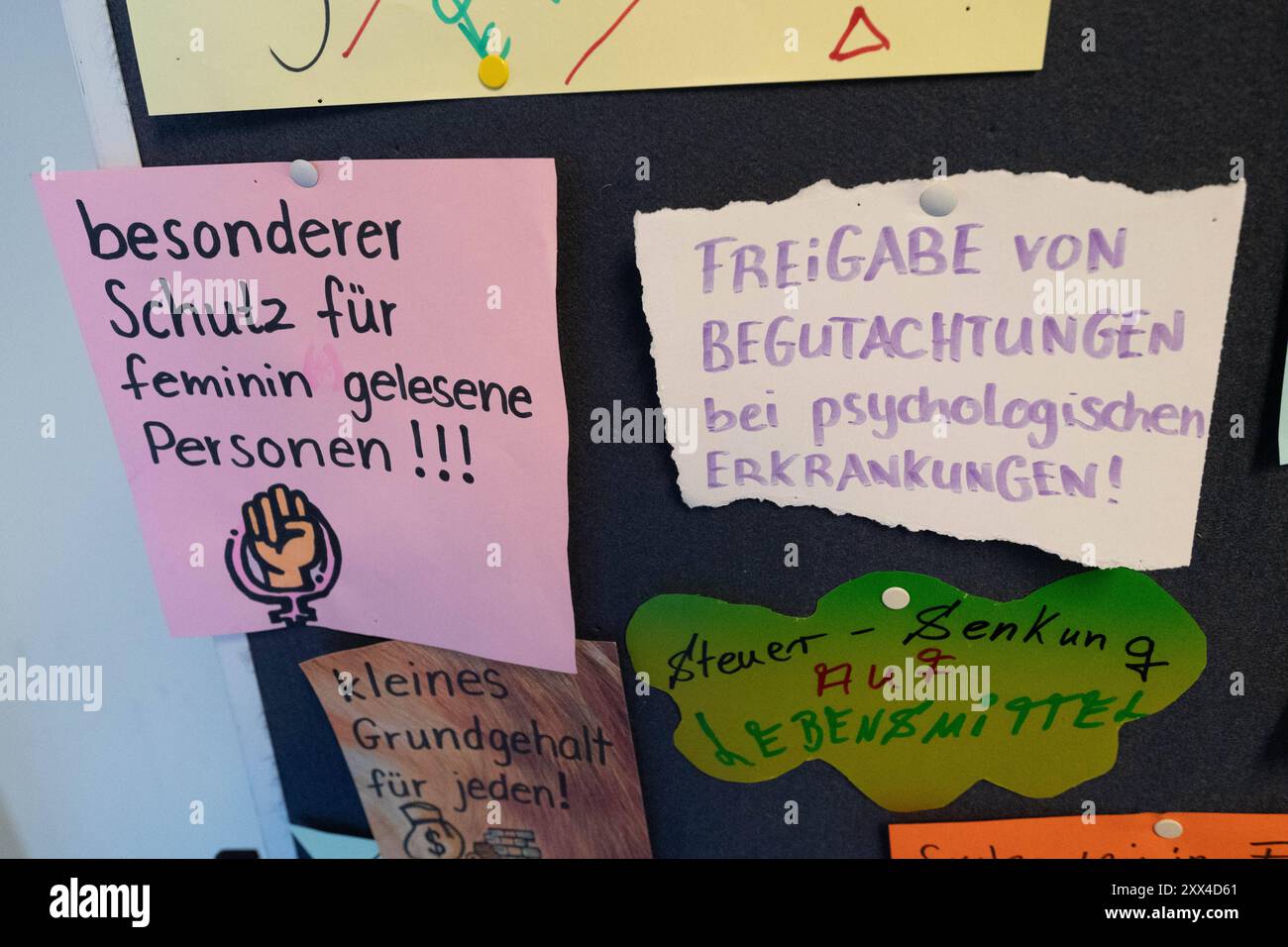 Wuenschewand, Wuensche von obdachlosen Menschen an die Politik ...