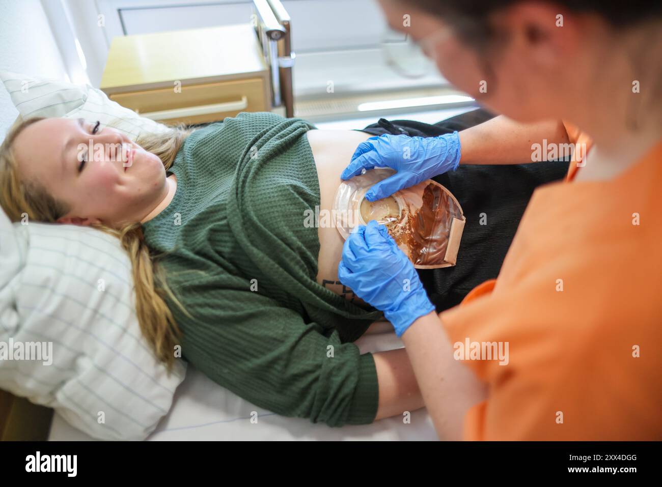 22 August 2024, Saxony, Chemnitz: Anna Telle (r), aspiring nurse and ...