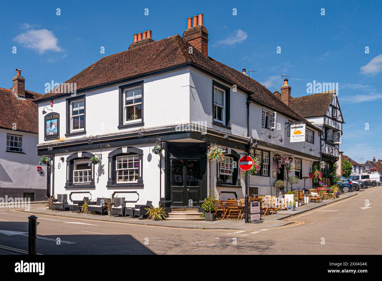 The Swan Inn - 15th Century Coaching Inn - Midhurst, West Sussex, UK ...
