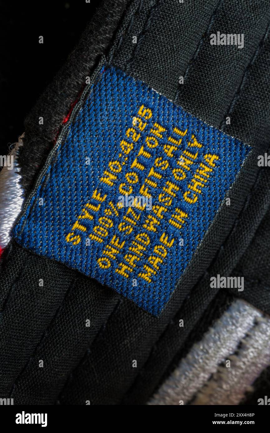 One size fits all label hi-res stock photography and images - Alamy