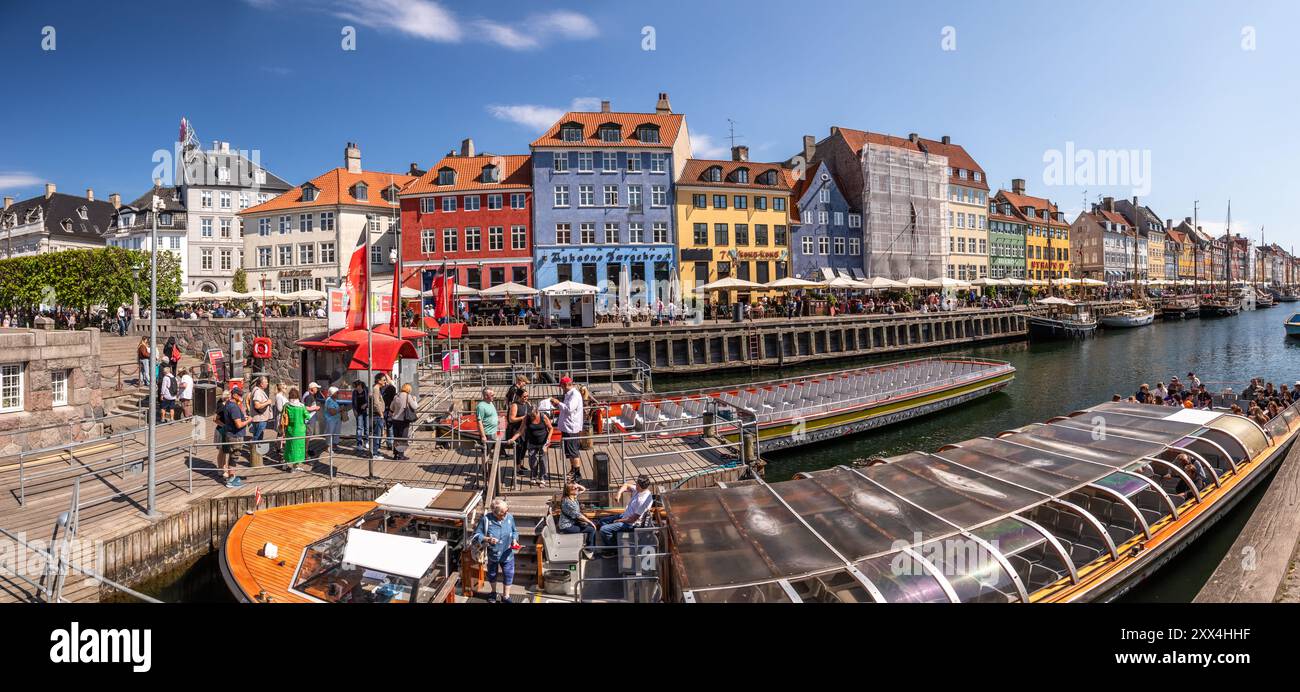 The famous Nyhavn waterfront, Copenahgen, Denmark Stock Photo - Alamy