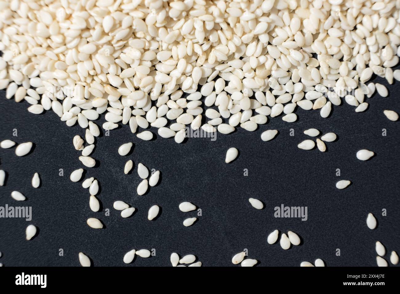 Macro kernels of white roasted sesame seeds Stock Photo - Alamy