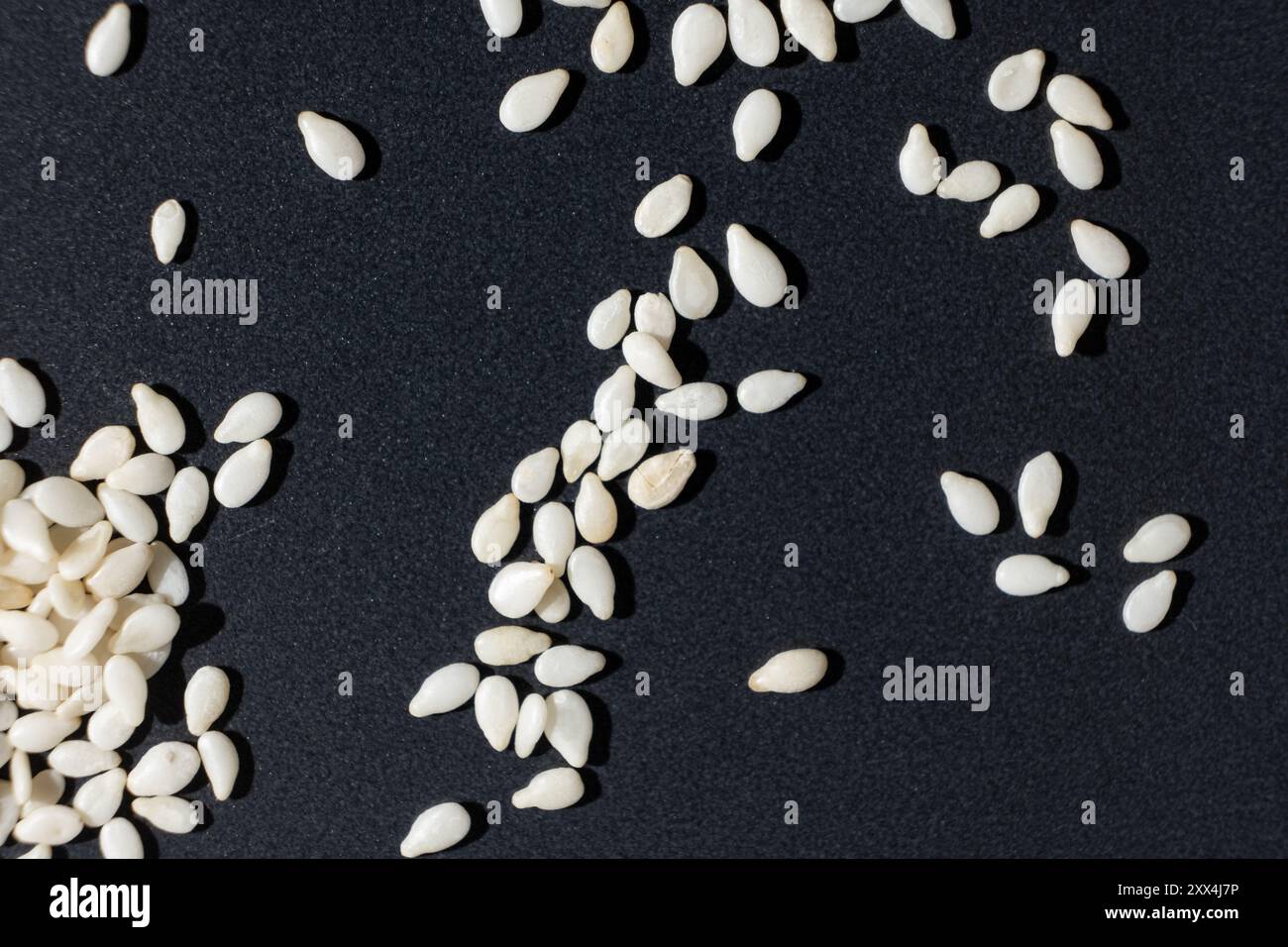 Macro kernels of white roasted sesame seeds Stock Photo - Alamy