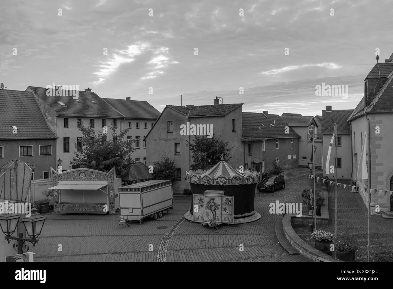 Early morning view over the market square (Markt) in the small German ...