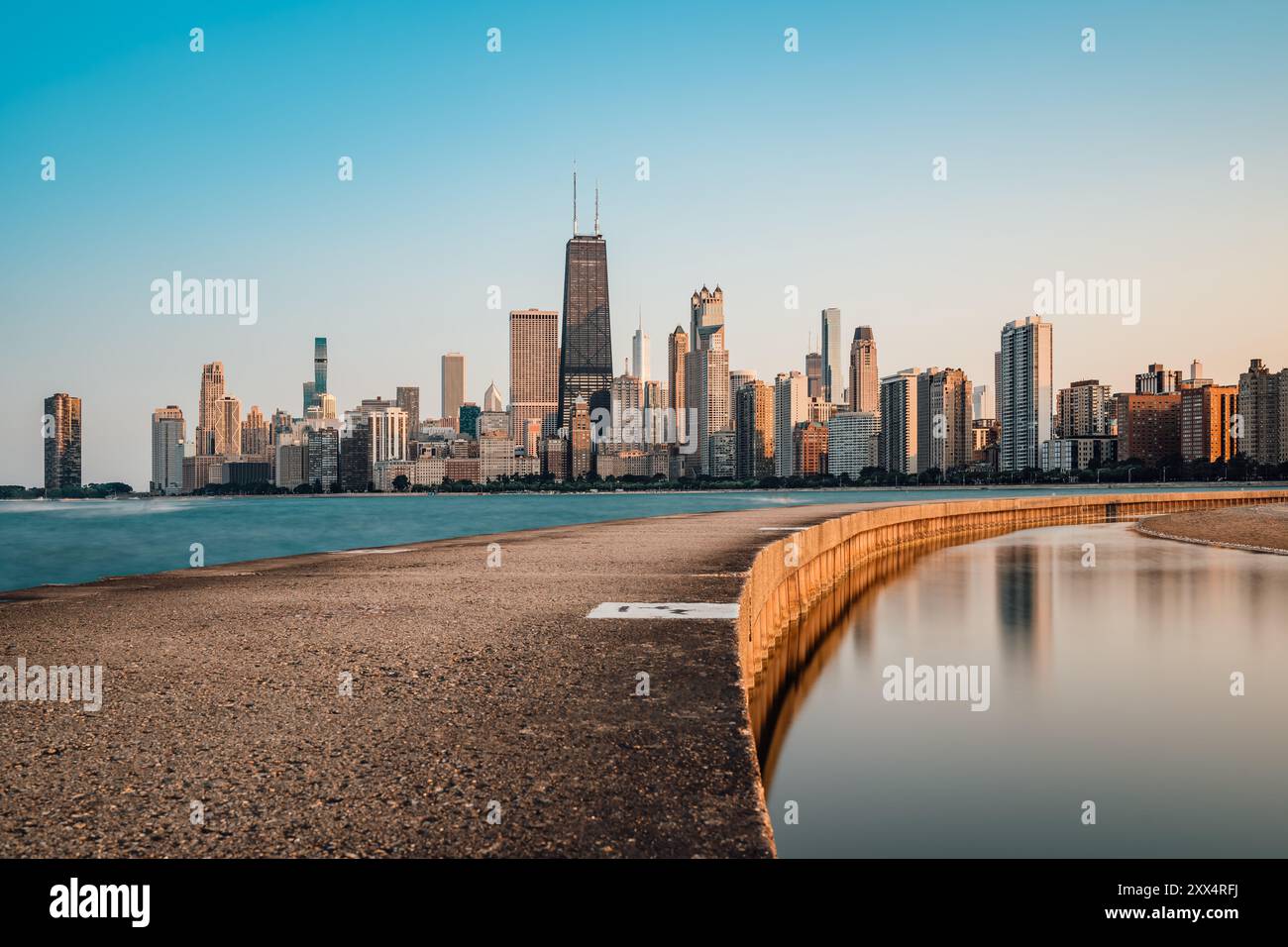 the skyline of chicago during sunset Stock Photo - Alamy