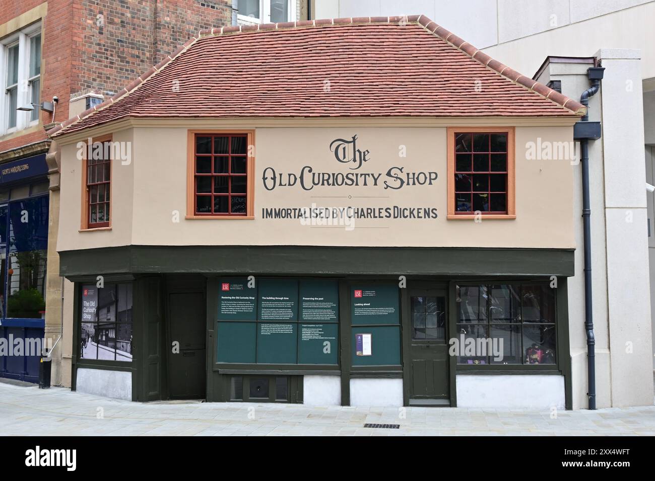 Holborn shopfront hi-res stock photography and images - Alamy