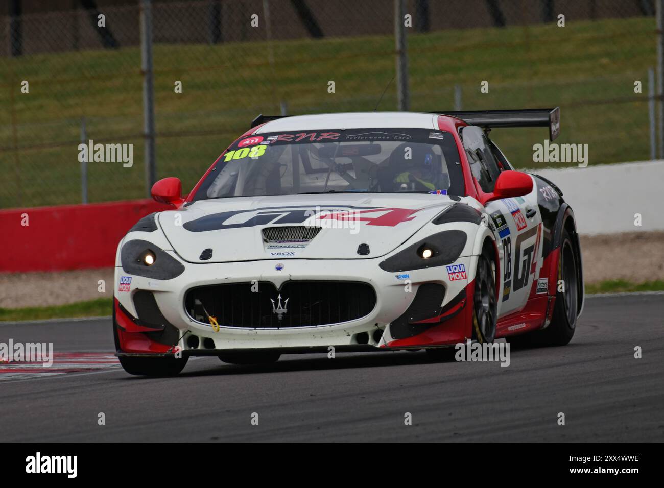 Maserati gran turismo gt4 hi-res stock photography and images - Alamy