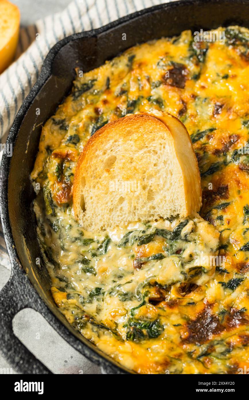 Healthy Baked Spinach Maria Dip with Cheese and Toast Stock Photo - Alamy