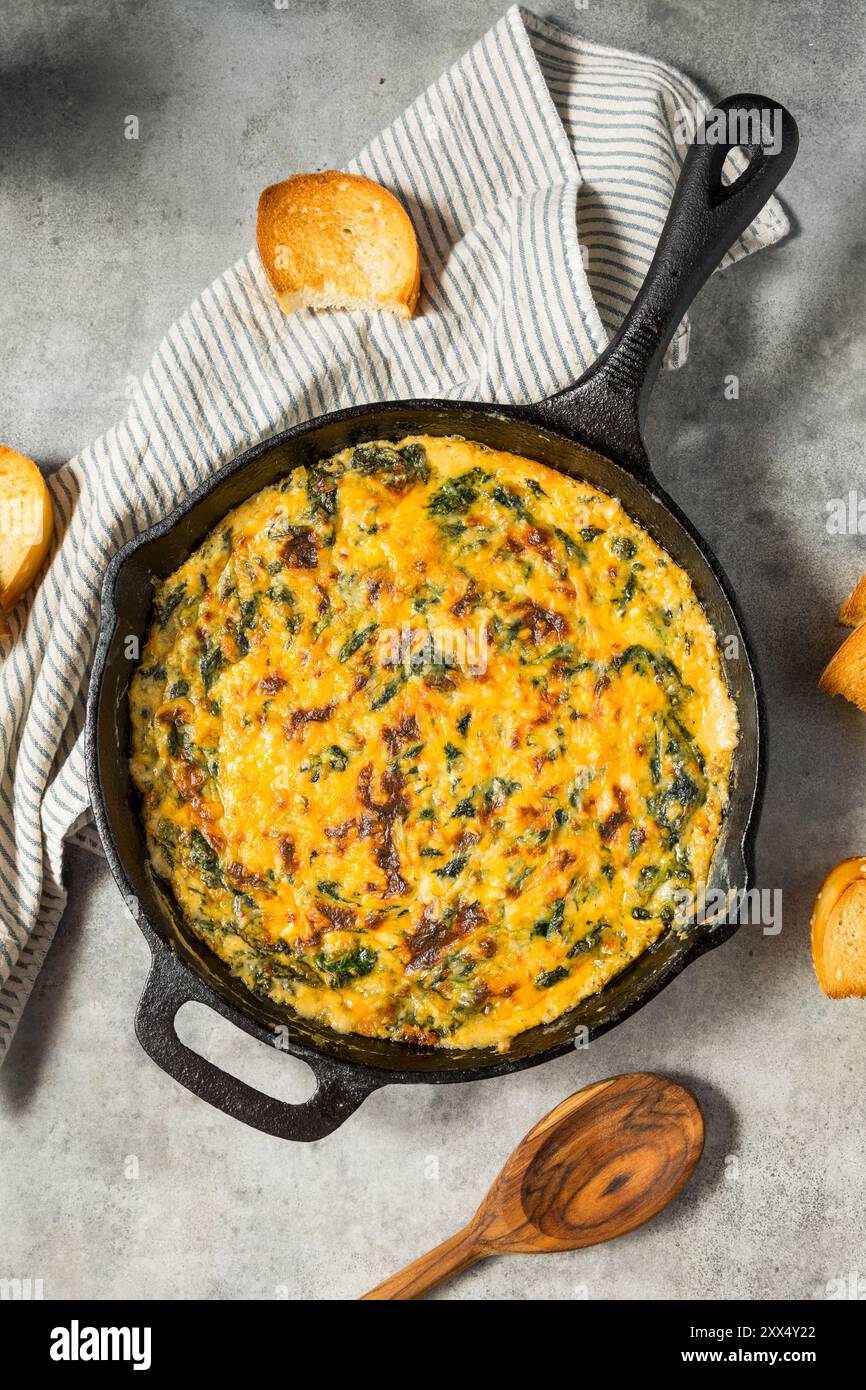 Healthy Baked Spinach Maria Dip with Cheese and Toast Stock Photo - Alamy