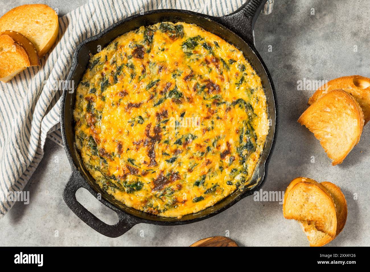 Healthy Baked Spinach Maria Dip with Cheese and Toast Stock Photo - Alamy
