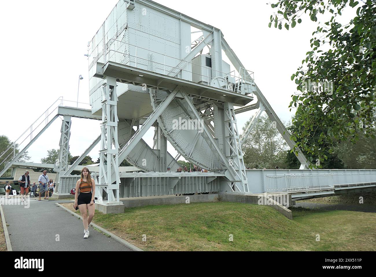 Pegasus Bridge military truck trucks gun guns war battle enemy Germans ...