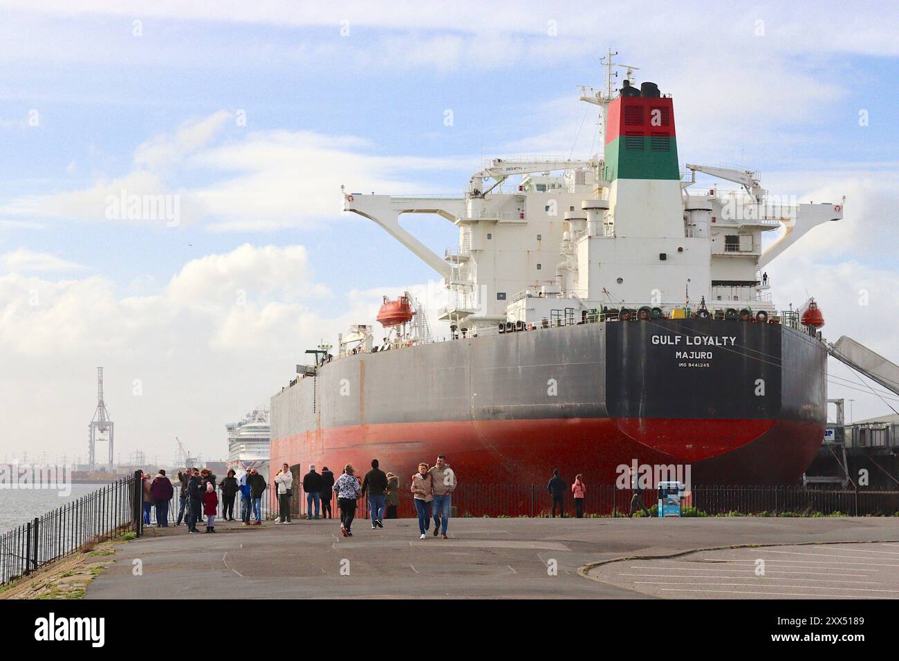 163,000 ton oli tanker “Gulf Loyalty” tempoarily moored at Southampton ...