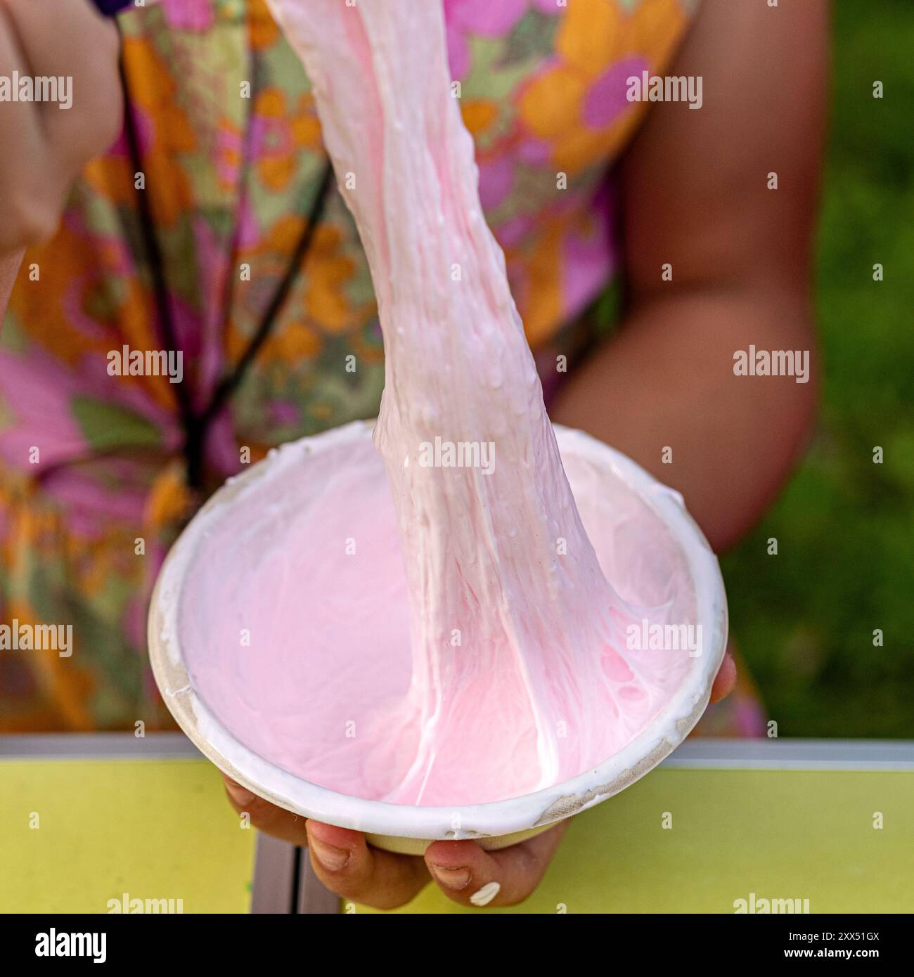 making slime at a children's party, Slime - the fun, stretchy and ...